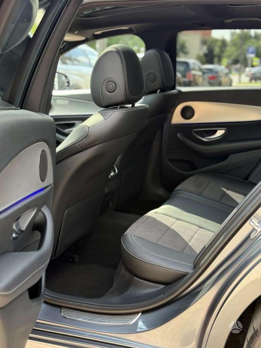 Pelēks Mercedes-Benz E 350 2017 Marijampole, ar dzinēja tilpumu 2.99 L un nobraukumu 183 tūkst. km par 19350 €, foto 37 vietnē AUTOMOTO.COM.LV