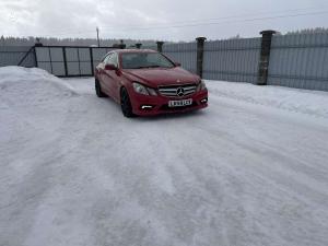 Red Mercedes-Benz E 350 2010 in Vilnius, with an engine capacity of 0.00 L and mileage of 161 thousand km for 3350 €, photo  on AUTOMOTO.COM.LV