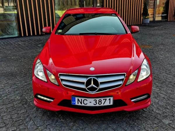 Красный Мерседес E 350 2012 в Рига, объемом двигателя 3.00 л и пробегом 254 тыс. км за 11000 €, фото 2 на AUTOMOTO.COM.LV