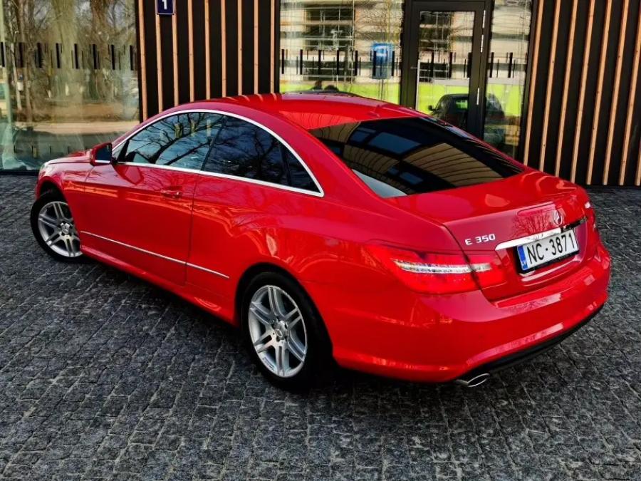 Красный Мерседес E 350 2012 в Рига, объемом двигателя 3.00 л и пробегом 254 тыс. км за 11000 €, фото 7 на AUTOMOTO.COM.LV