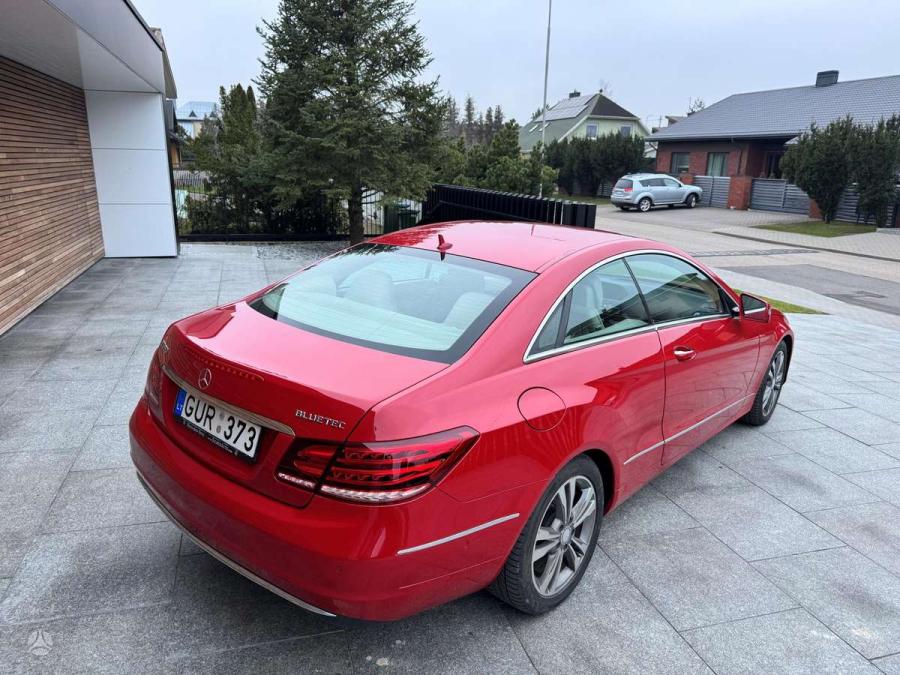 Red Mercedes-Benz E 350 2013 in Kaunas, with an engine capacity of 2.99 L and mileage of 193 thousand km for 14999 €, photo 3 on AUTOMOTO.COM.LV