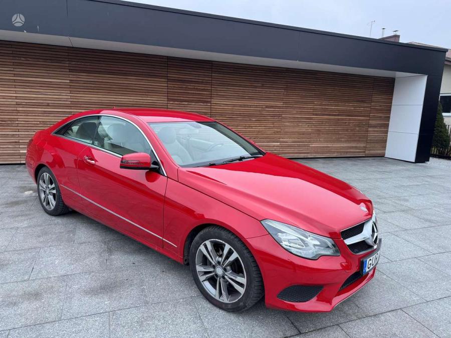 Red Mercedes-Benz E 350 2013 in Kaunas, with an engine capacity of 2.99 L and mileage of 193 thousand km for 14999 €, photo 4 on AUTOMOTO.COM.LV