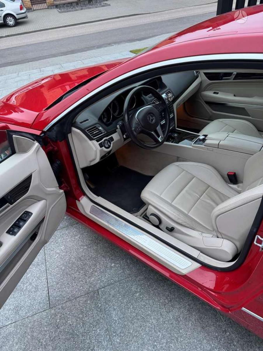 Red Mercedes-Benz E 350 2013 in Kaunas, with an engine capacity of 2.99 L and mileage of 193 thousand km for 14999 €, photo 6 on AUTOMOTO.COM.LV