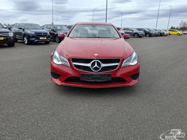 Красный Мерседес E 350 2013 в Авиженяй, объемом двигателя 3.00 л и пробегом 193 тыс. км за 11900 €, фото 2 на AUTOMOTO.COM.LV