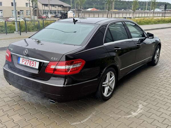 Sarkans Mercedes-Benz E 350 2009 Viļņa, ar dzinēja tilpumu 3.49 L un nobraukumu 222 tūkst. km par 5050 €, foto 4 vietnē AUTOMOTO.COM.LV