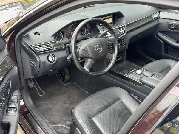 Sarkans Mercedes-Benz E 350 2009 Viļņa, ar dzinēja tilpumu 3.49 L un nobraukumu 222 tūkst. km par 5050 €, foto 8 vietnē AUTOMOTO.COM.LV