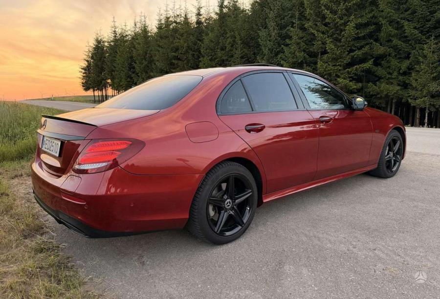 Sarkans Mercedes-Benz E 350 2018 Viļņa, ar dzinēja tilpumu 1.99 L un nobraukumu 119 tūkst. km par 24900 €, foto 6 vietnē AUTOMOTO.COM.LV