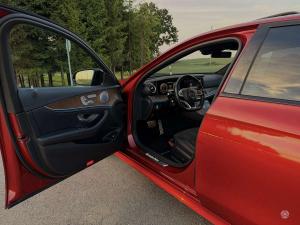 Sarkans Mercedes-Benz E 350 2018 Viļņa, ar dzinēja tilpumu 1.99 L un nobraukumu 119 tūkst. km par 24900 €, foto 13 vietnē AUTOMOTO.COM.LV