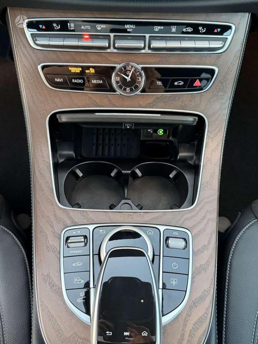 Sarkans Mercedes-Benz E 350 2018 Viļņa, ar dzinēja tilpumu 1.99 L un nobraukumu 119 tūkst. km par 24900 €, foto 24 vietnē AUTOMOTO.COM.LV