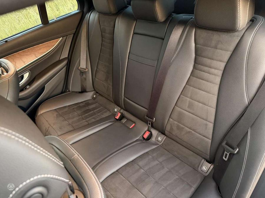 Sarkans Mercedes-Benz E 350 2018 Viļņa, ar dzinēja tilpumu 1.99 L un nobraukumu 119 tūkst. km par 24900 €, foto 27 vietnē AUTOMOTO.COM.LV