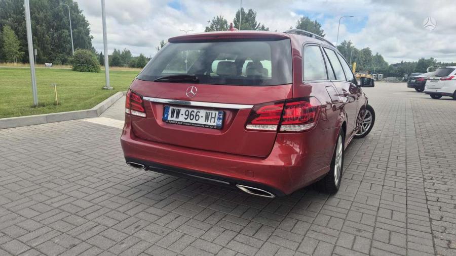 Red Mercedes-Benz E 350 2016 in Taurage, with an engine capacity of 3.00 L and mileage of 310 thousand km for 10450 €, photo 7 on AUTOMOTO.COM.LV