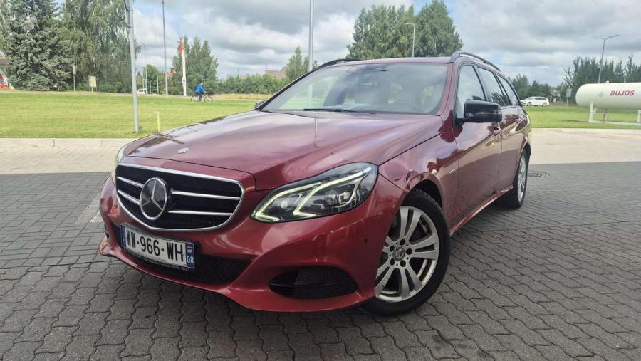 Red Mercedes-Benz E 350 2016 in Taurage, with an engine capacity of 3.00 L and mileage of 310 thousand km for 10450 €, photo 9 on AUTOMOTO.COM.LV