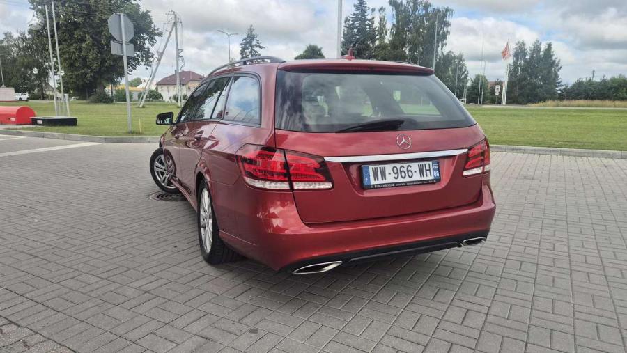 Red Mercedes-Benz E 350 2016 in Taurage, with an engine capacity of 3.00 L and mileage of 310 thousand km for 10450 €, photo 17 on AUTOMOTO.COM.LV