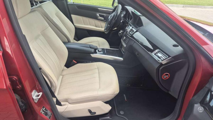 Red Mercedes-Benz E 350 2016 in Taurage, with an engine capacity of 3.00 L and mileage of 310 thousand km for 10450 €, photo 19 on AUTOMOTO.COM.LV