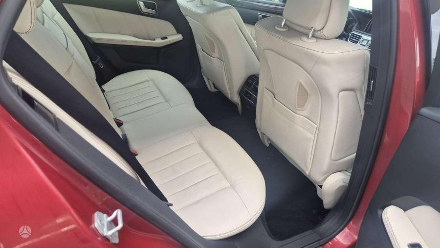 Red Mercedes-Benz E 350 2016 in Taurage, with an engine capacity of 3.00 L and mileage of 310 thousand km for 10450 €, photo 23 on AUTOMOTO.COM.LV