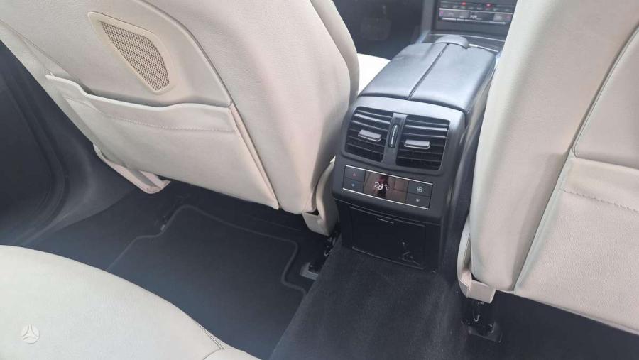 Red Mercedes-Benz E 350 2016 in Taurage, with an engine capacity of 3.00 L and mileage of 310 thousand km for 10450 €, photo 24 on AUTOMOTO.COM.LV