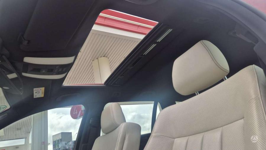 Red Mercedes-Benz E 350 2016 in Taurage, with an engine capacity of 3.00 L and mileage of 310 thousand km for 10450 €, photo 33 on AUTOMOTO.COM.LV