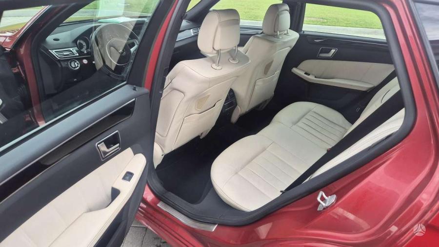 Red Mercedes-Benz E 350 2016 in Taurage, with an engine capacity of 3.00 L and mileage of 310 thousand km for 10450 €, photo 36 on AUTOMOTO.COM.LV