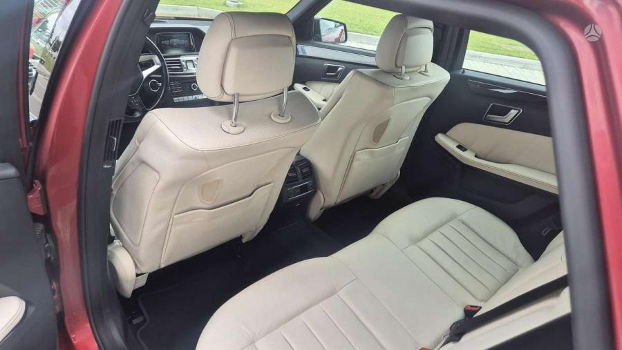 Red Mercedes-Benz E 350 2016 in Taurage, with an engine capacity of 3.00 L and mileage of 310 thousand km for 10450 €, photo 37 on AUTOMOTO.COM.LV