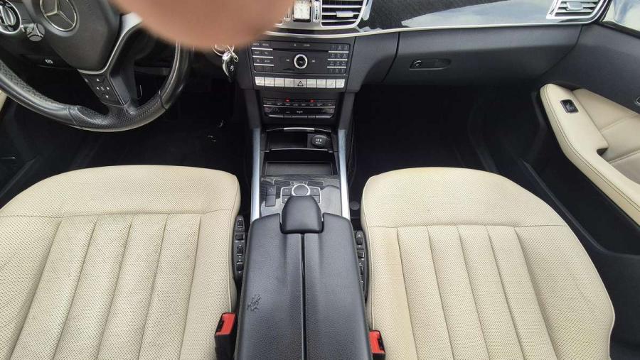 Red Mercedes-Benz E 350 2016 in Taurage, with an engine capacity of 3.00 L and mileage of 310 thousand km for 10450 €, photo 39 on AUTOMOTO.COM.LV