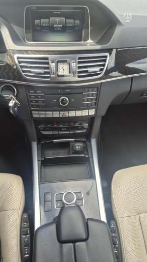 Red Mercedes-Benz E 350 2016 in Taurage, with an engine capacity of 3.00 L and mileage of 310 thousand km for 10450 €, photo 40 on AUTOMOTO.COM.LV