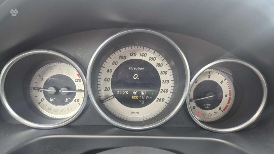 Red Mercedes-Benz E 350 2016 in Taurage, with an engine capacity of 3.00 L and mileage of 310 thousand km for 10450 €, photo 45 on AUTOMOTO.COM.LV