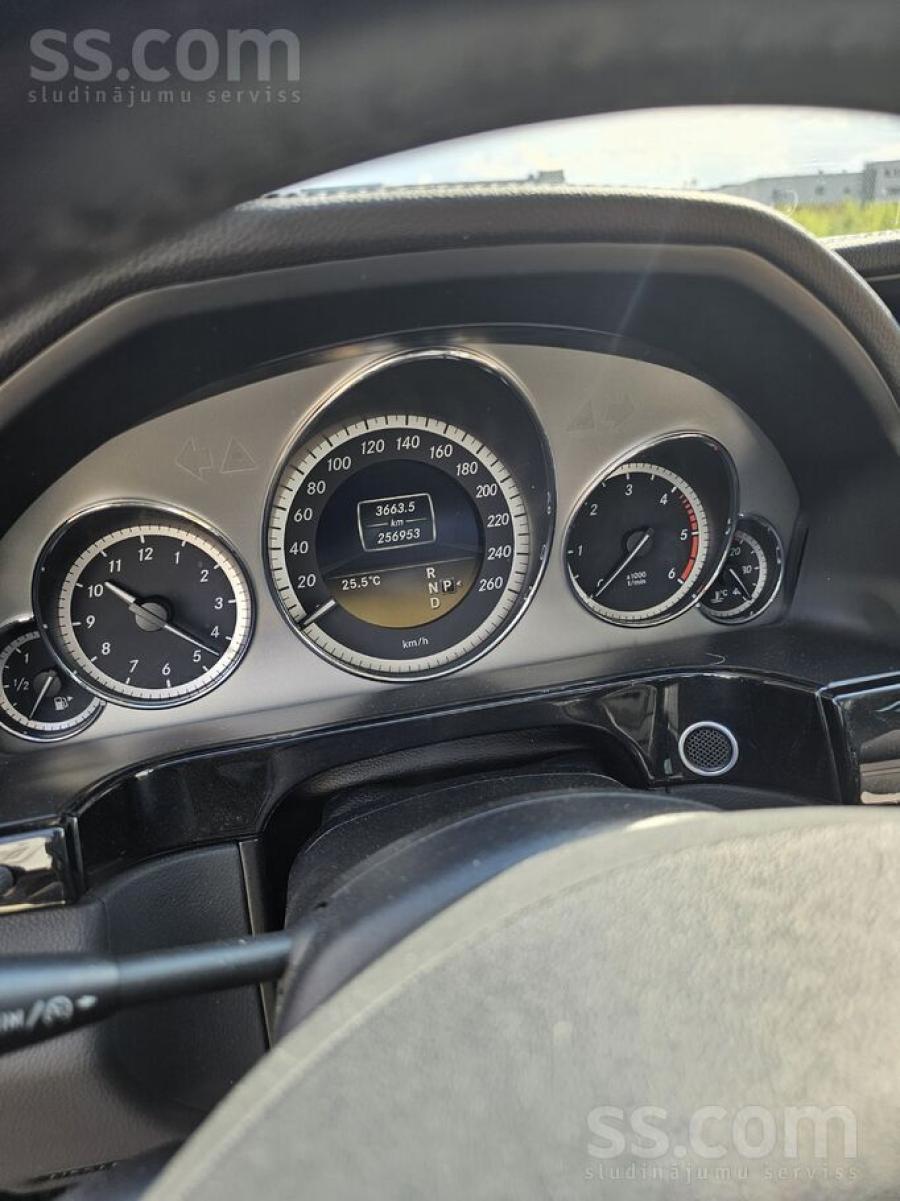 Mercedes-Benz E 350 2011 Rīga, ar dzinēja tilpumu 3.00 L un nobraukumu 257 tūkst. km par 9000 €, foto 7 vietnē AUTOMOTO.COM.LV