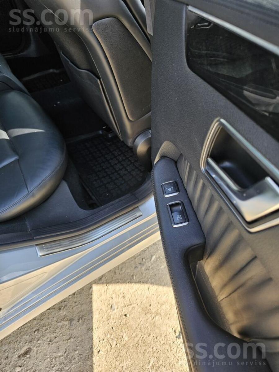Mercedes-Benz E 350 2011 Rīga, ar dzinēja tilpumu 3.00 L un nobraukumu 257 tūkst. km par 9000 €, foto 9 vietnē AUTOMOTO.COM.LV