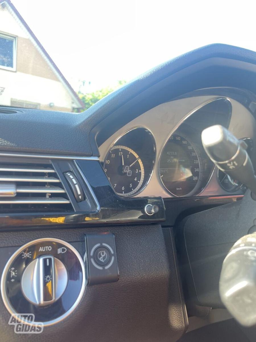 Mercedes-Benz E 350 2011 Alīta, ar dzinēja tilpumu 3.50 L un nobraukumu 253 tūkst. km par 8000 €, foto 14 vietnē AUTOMOTO.COM.LV