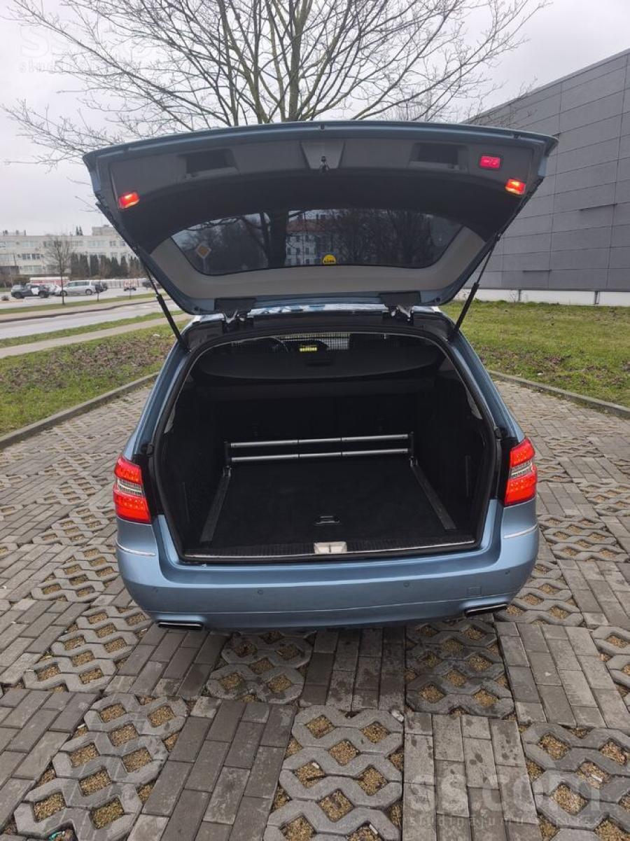 Mercedes-Benz E 350 2011 in Riga, with an engine capacity of 3.00 L and mileage of 325 thousand km for 7650 €, photo 9 on AUTOMOTO.COM.LV