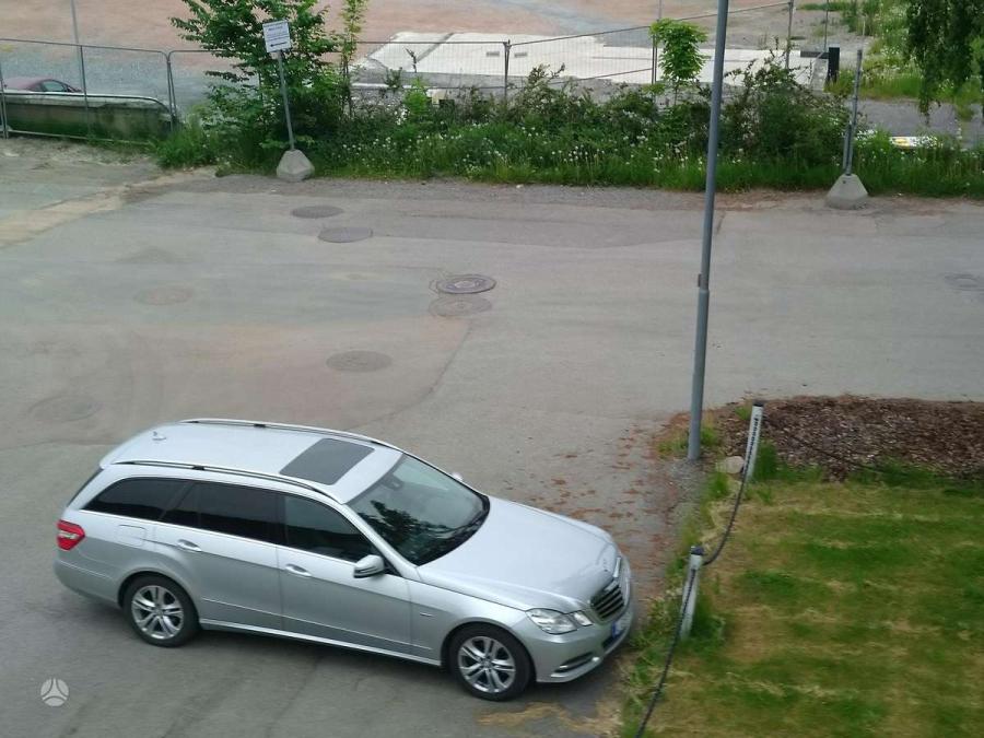 Mercedes-Benz E 350 2012 in Kaunas, with an engine capacity of 3.00 L and mileage of 262 thousand km for 8200 €, photo 7 on AUTOMOTO.COM.LV