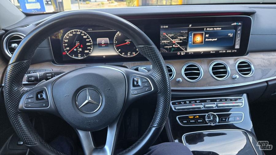 Mercedes-Benz E 350 2017 Panevēža, ar dzinēja tilpumu 3.00 L un nobraukumu 266 tūkst. km par 17500 €, foto 22 vietnē AUTOMOTO.COM.LV