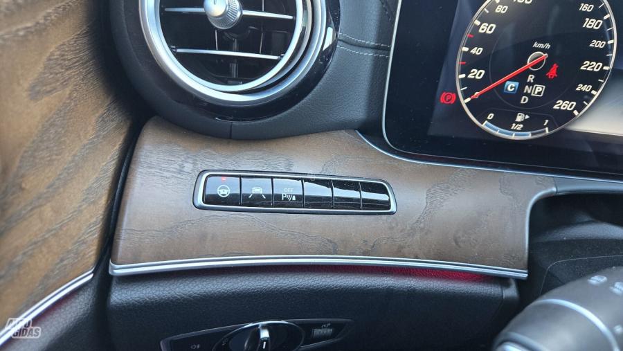 Mercedes-Benz E 350 2017 Panevēža, ar dzinēja tilpumu 3.00 L un nobraukumu 266 tūkst. km par 17500 €, foto 23 vietnē AUTOMOTO.COM.LV