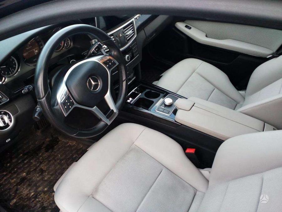 Violet Mercedes-Benz E 350 2011 in Klaipeda, with an engine capacity of 2.99 L and mileage of 180 thousand km for 10500 €, photo 1 on AUTOMOTO.COM.LV
