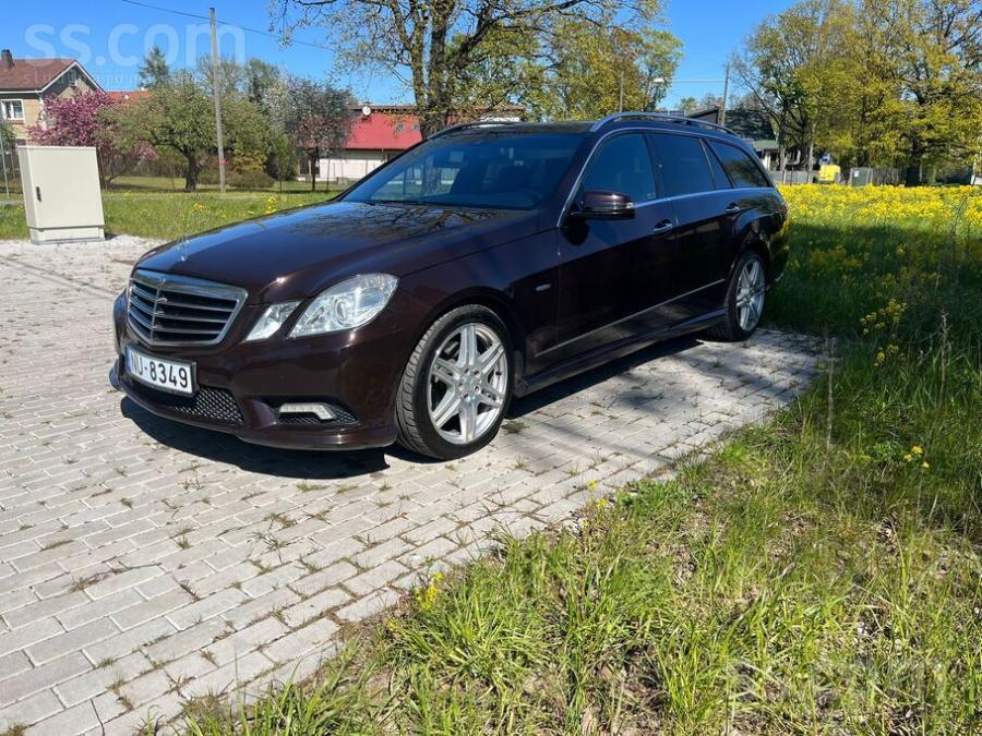 Violet Mercedes-Benz E 350 2010 in Riga, with an engine capacity of 3.00 L and mileage of 310 thousand km for 9750 €, photo 3 on AUTOMOTO.COM.LV