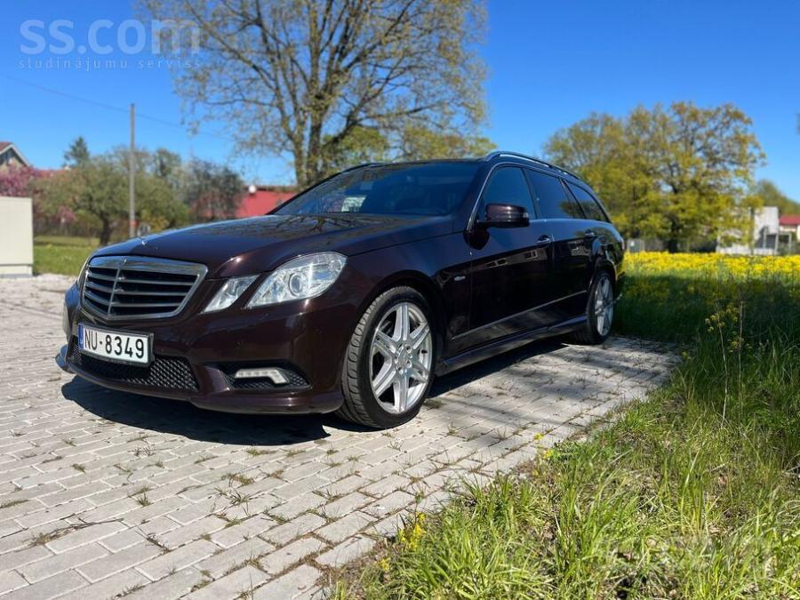 Violet Mercedes-Benz E 350 2010 in Riga, with an engine capacity of 3.00 L and mileage of 310 thousand km for 9750 €, photo 5 on AUTOMOTO.COM.LV