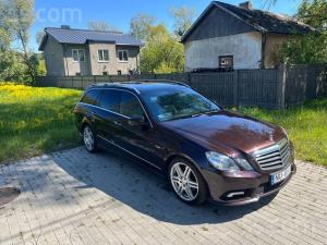 Violet Mercedes-Benz E 350 2010 in Riga, with an engine capacity of 3.00 L and mileage of 310 thousand km for 9750 €, photo 7 on AUTOMOTO.COM.LV