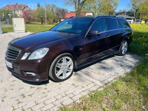 Violet Mercedes-Benz E 350 2010 in Riga, with an engine capacity of 3.00 L and mileage of 310 thousand km for 9750 €, photo 14 on AUTOMOTO.COM.LV