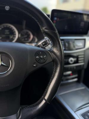 Фиолетовый Мерседес E 350 2011 в Вильнюс, объемом двигателя 2.99 л и пробегом 261 тыс. км за 7950 €, фото 28 на AUTOMOTO.COM.LV