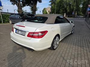 White Mercedes-Benz E 350 2012 in Daugavpils, with an engine capacity of 3.00 L and mileage of 240 thousand km for 18800 €, photo 6 on AUTOMOTO.COM.LV