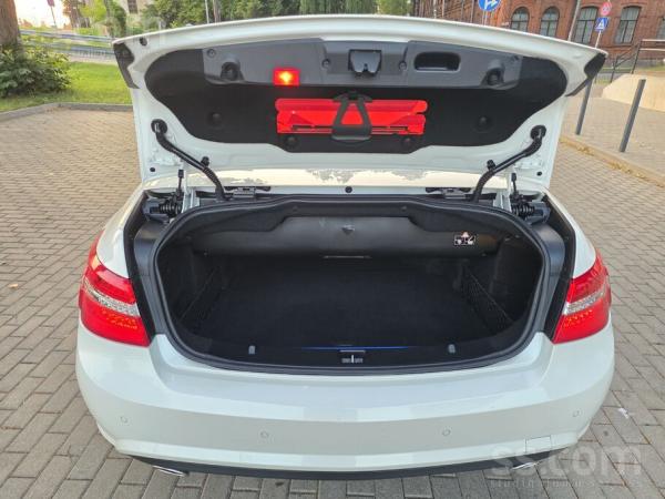 White Mercedes-Benz E 350 2012 in Daugavpils, with an engine capacity of 3.00 L and mileage of 240 thousand km for 18800 €, photo 8 on AUTOMOTO.COM.LV