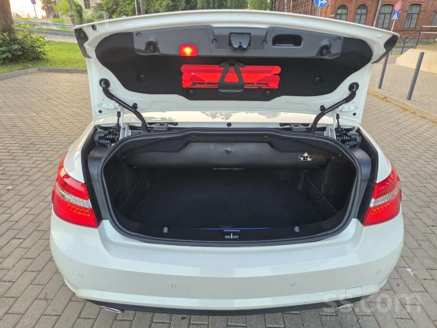 White Mercedes-Benz E 350 2012 in Daugavpils, with an engine capacity of 3.00 L and mileage of 240 thousand km for 18800 €, photo 9 on AUTOMOTO.COM.LV
