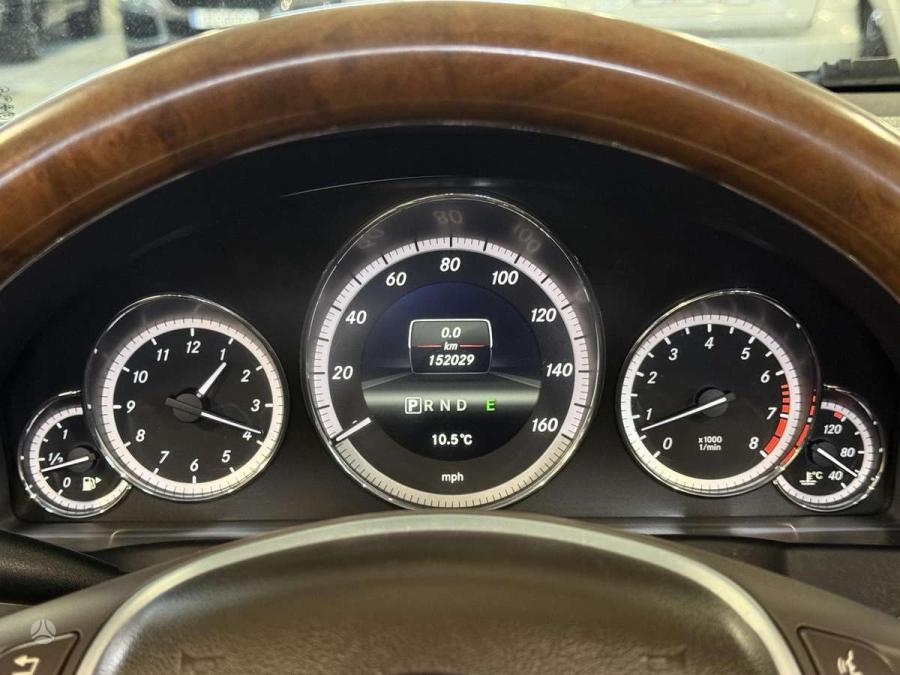 Balts Mercedes-Benz E 350 2013 Marijampole, ar dzinēja tilpumu 3.50 L un nobraukumu 152 tūkst. km par 11300 €, foto 24 vietnē AUTOMOTO.COM.LV