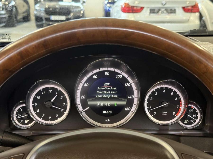 Balts Mercedes-Benz E 350 2013 Marijampole, ar dzinēja tilpumu 3.50 L un nobraukumu 152 tūkst. km par 11300 €, foto 25 vietnē AUTOMOTO.COM.LV