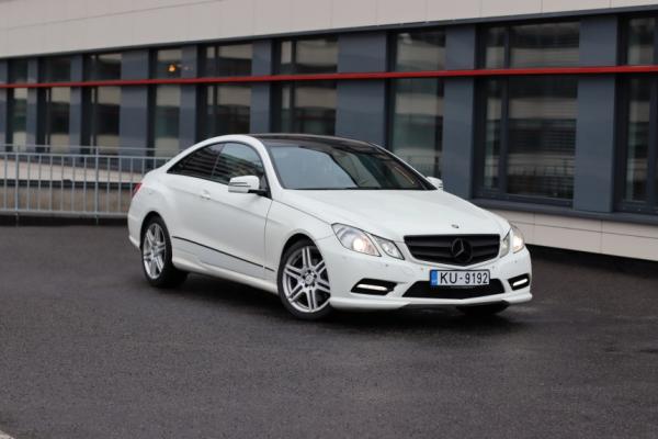 White Mercedes-Benz E 350 2009 in Riga, with an engine capacity of 3.50 L and mileage of 286 thousand km for 8280 €, photo 1 on AUTOMOTO.COM.LV