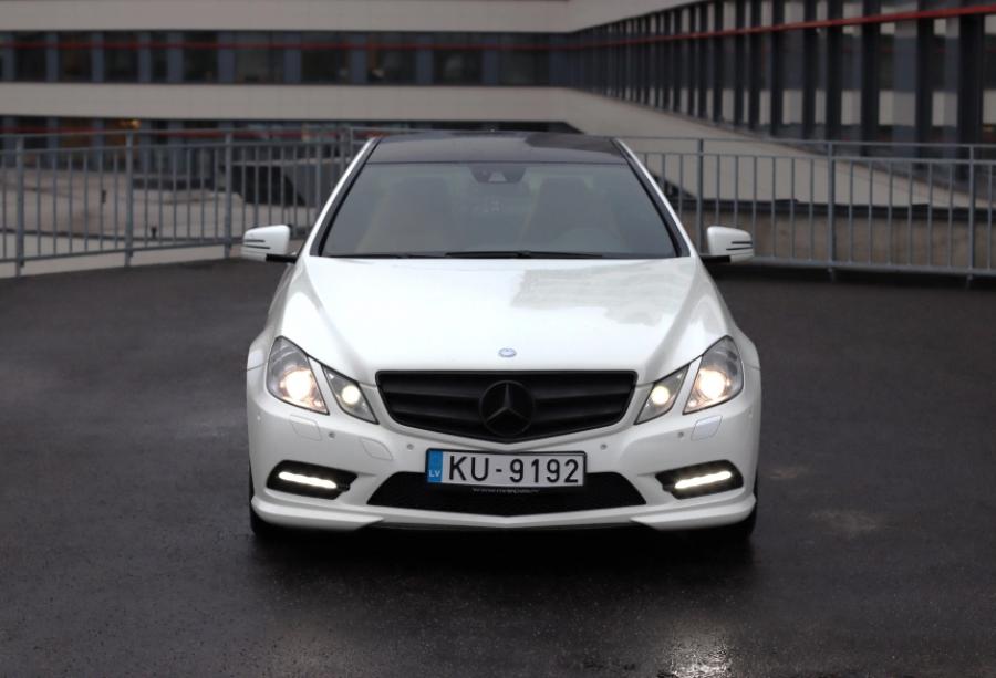 White Mercedes-Benz E 350 2009 in Riga, with an engine capacity of 3.50 L and mileage of 286 thousand km for 8280 €, photo 7 on AUTOMOTO.COM.LV