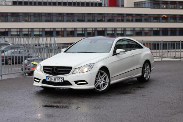 White Mercedes-Benz E 350 2009 in Riga, with an engine capacity of 3.50 L and mileage of 286 thousand km for 8280 €, photo 8 on AUTOMOTO.COM.LV
