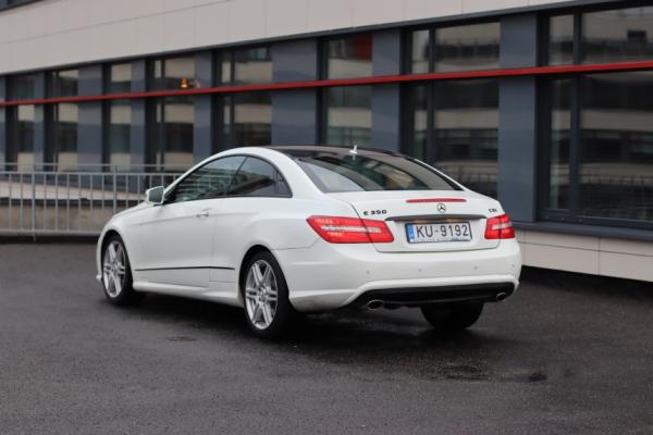White Mercedes-Benz E 350 2009 in Riga, with an engine capacity of 3.50 L and mileage of 286 thousand km for 8280 €, photo 9 on AUTOMOTO.COM.LV