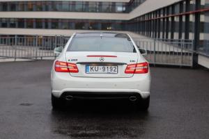 White Mercedes-Benz E 350 2009 in Riga, with an engine capacity of 3.50 L and mileage of 286 thousand km for 8280 €, photo 10 on AUTOMOTO.COM.LV