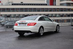 White Mercedes-Benz E 350 2009 in Riga, with an engine capacity of 3.50 L and mileage of 286 thousand km for 8280 €, photo 11 on AUTOMOTO.COM.LV